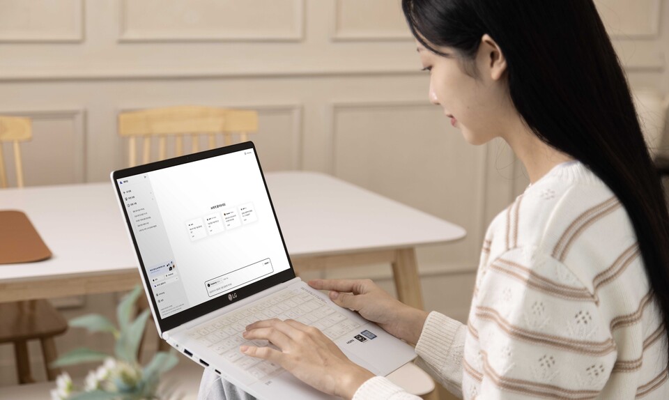 SKT, '에이닷' PC 버전 공개…챗GPT 등 LLM 8종 무료