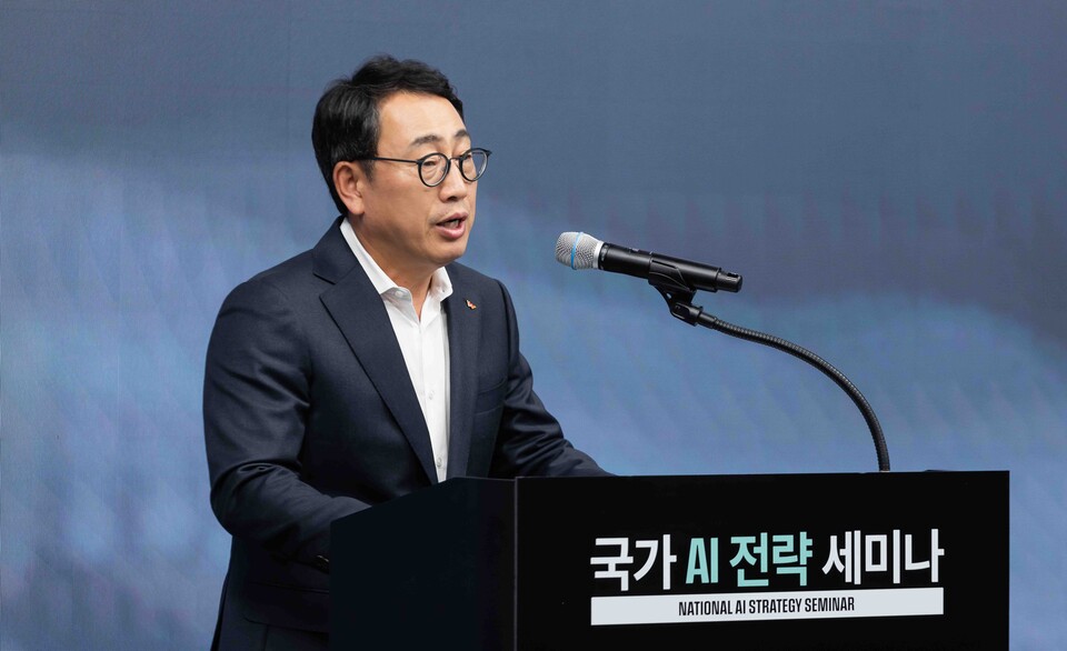 SKT, 7대 사업부로 재편…유영상 "2025년 AI 성과 실행의 해"
