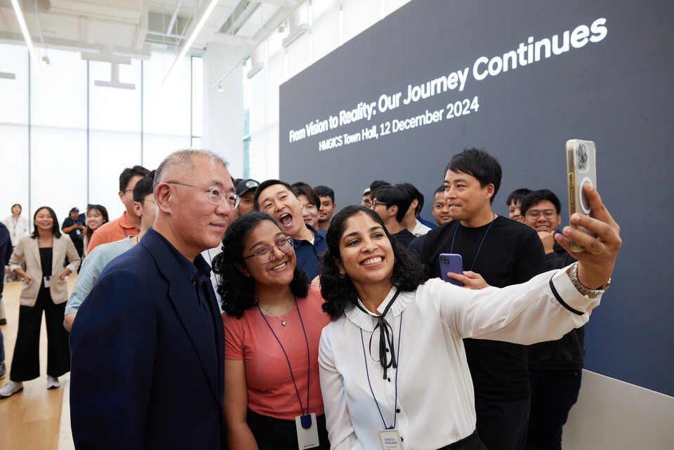 정의선 "미래 변화에 민첩하게 도전…HMGICS가 최적의 답"