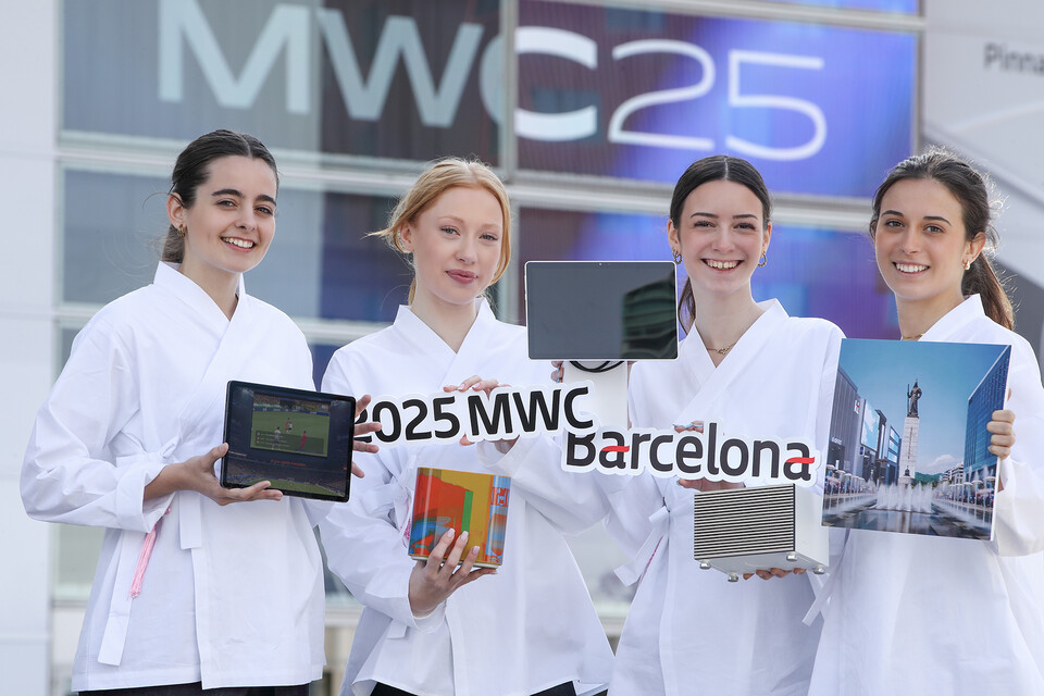 [MWC25] "K-포차까지 만들었다"…KT, AI 미래 일상 공개