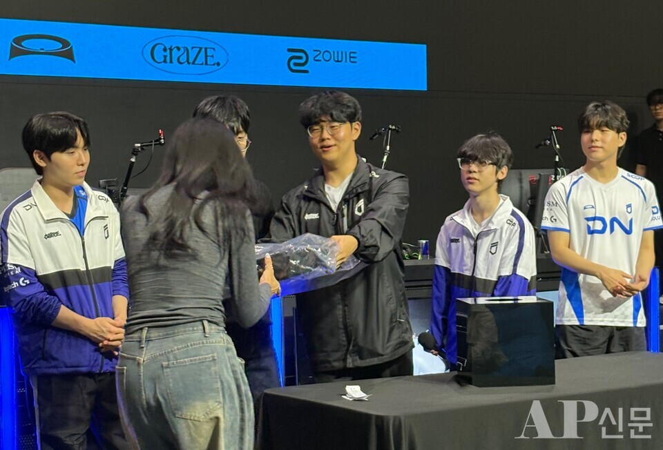 [PWS 현장] DNF, 콜로세움 가득 메운 ‘워치파티’…팬 소통도 '1황’