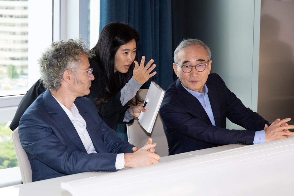 KT 김영섭, 팔란티어 CEO와 회동…"파트너십 韓 AX 혁신 이끌 것"